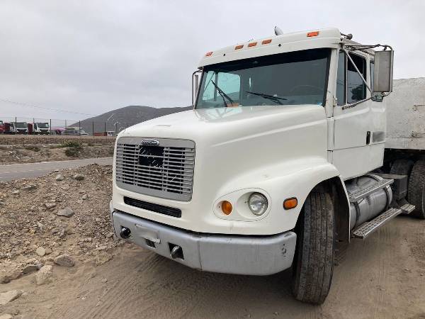 Freightliner FL 112 6X4 TRACTO CAMION 2003 | Emol.com
